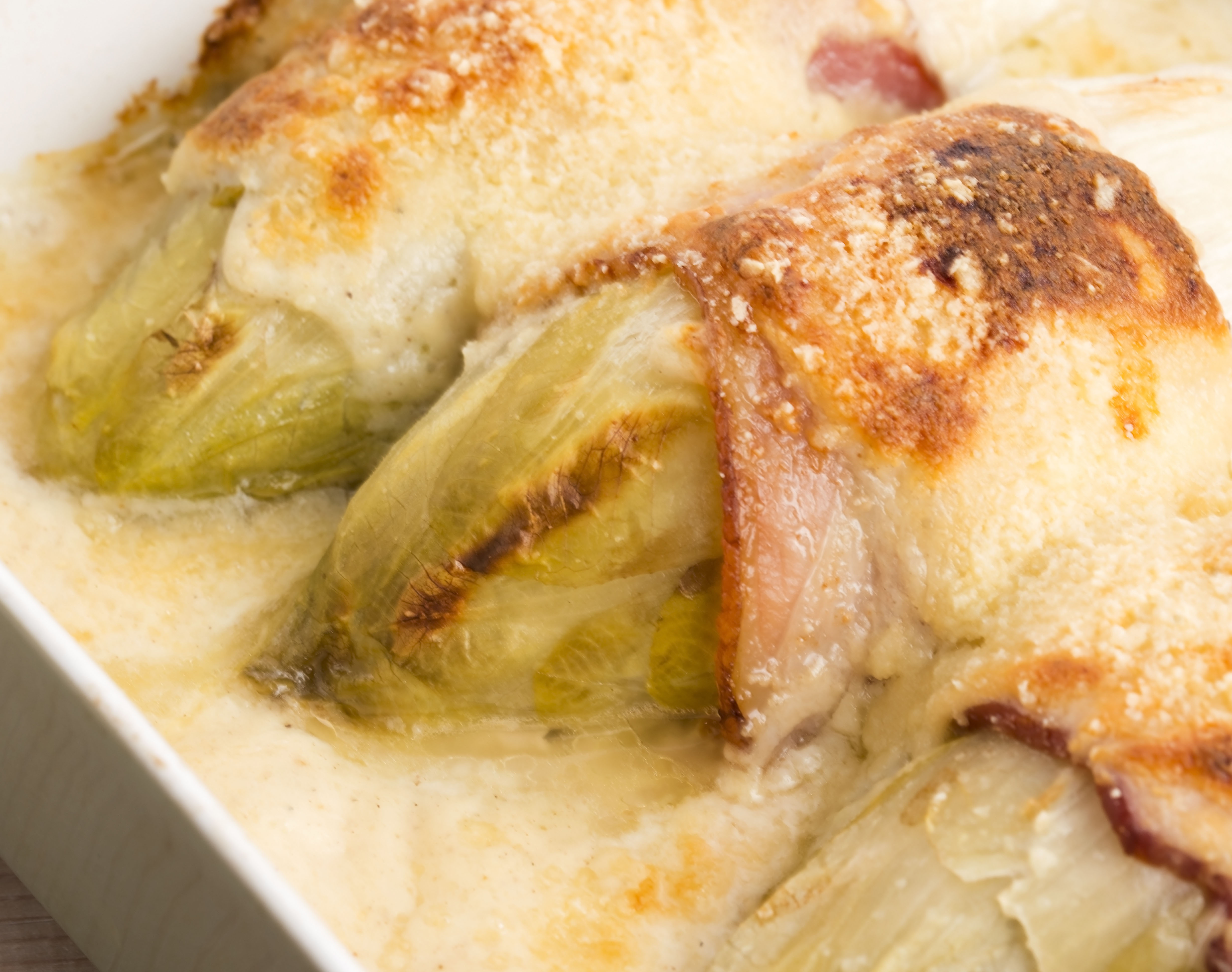 Lekker Lokaal: klassieke witloof in de oven met hesp en kaas