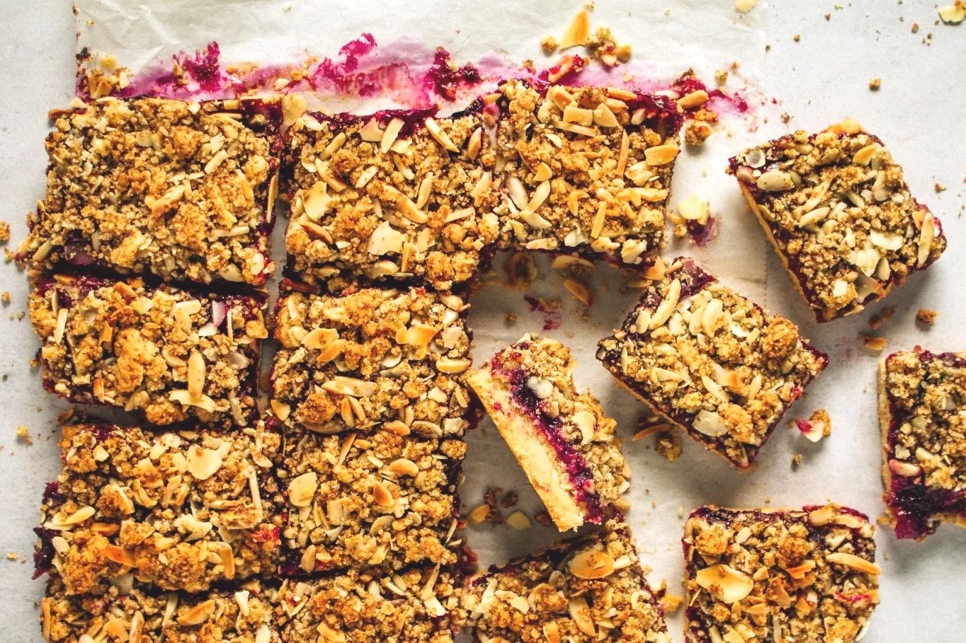 Vandaag op je menu: plaatkoek met pruimen en crumble